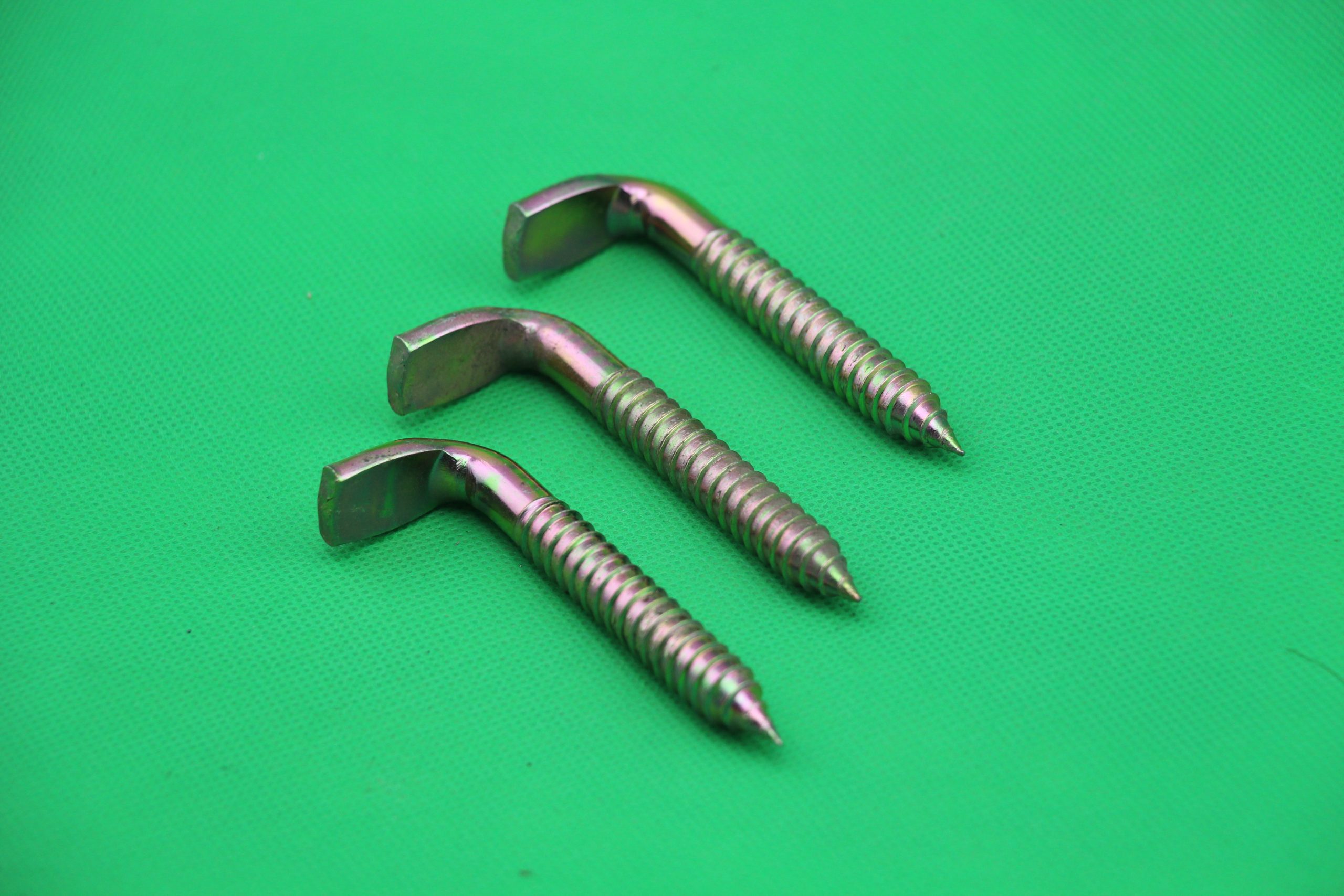 Flache L-Form-Gewindeschneidschraube - Haiyanbolt.com